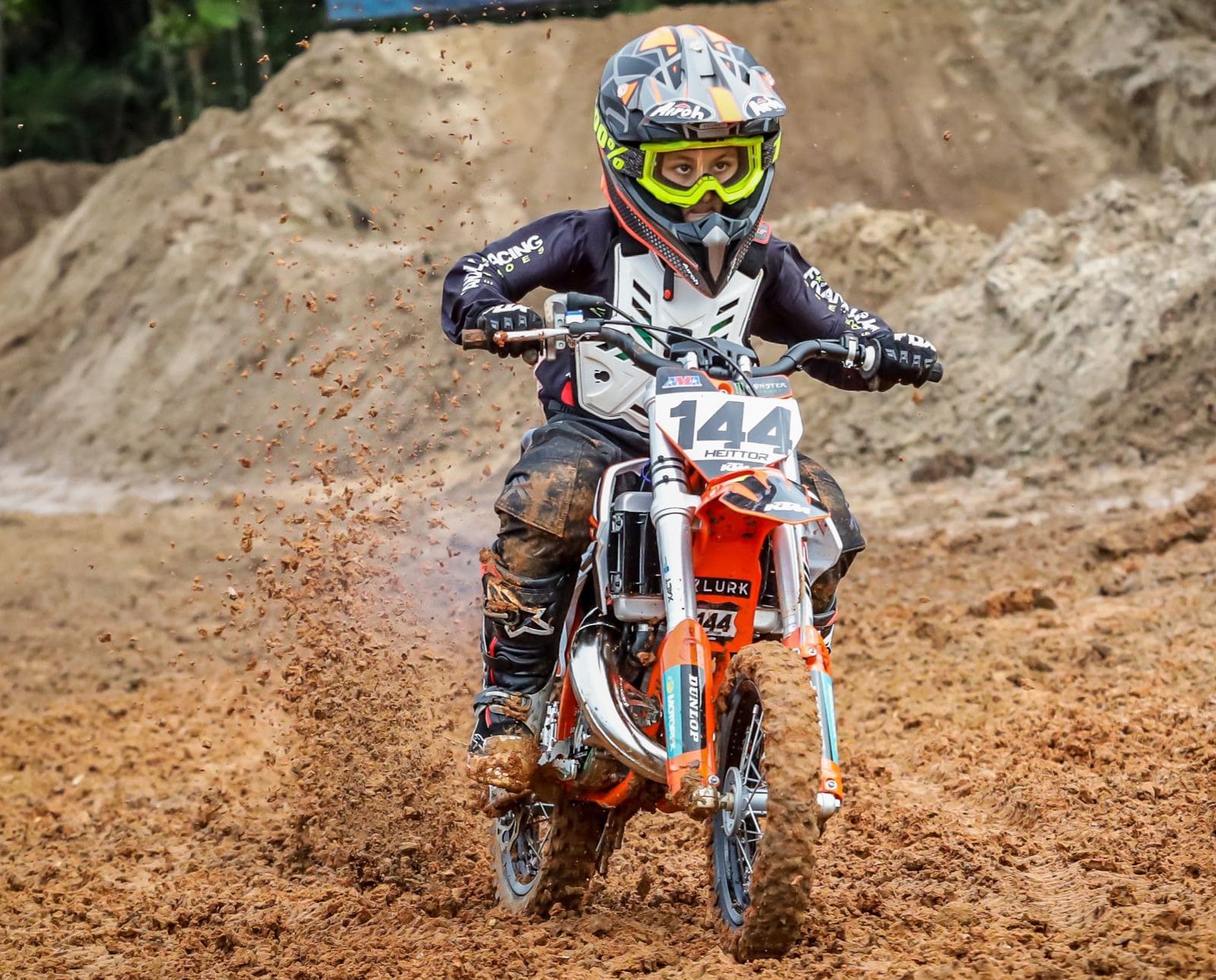Com 7 anos de idade, piloto mourãoense é promessa no Motocross e ...