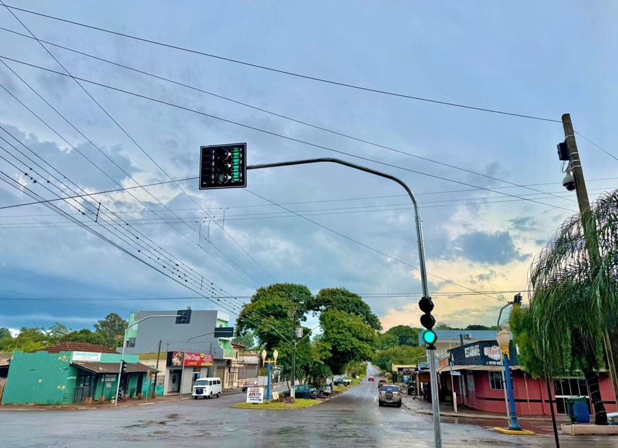 Prefeitura de Mamborê instala semáforos em dois pontos da cidade para ...